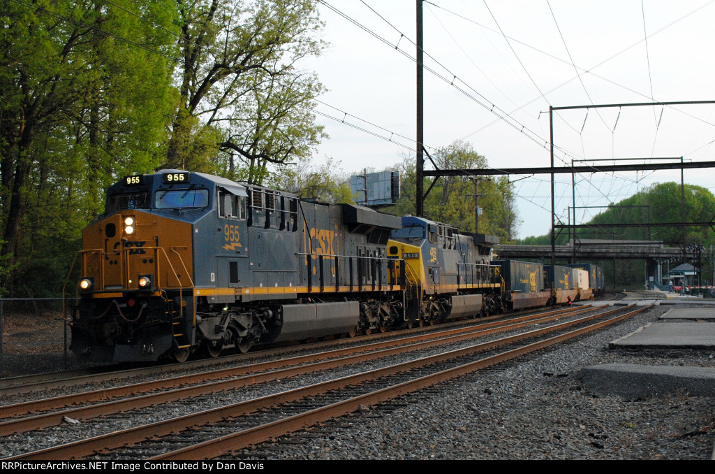 New CSX ES44AH 955 leads Q034-20